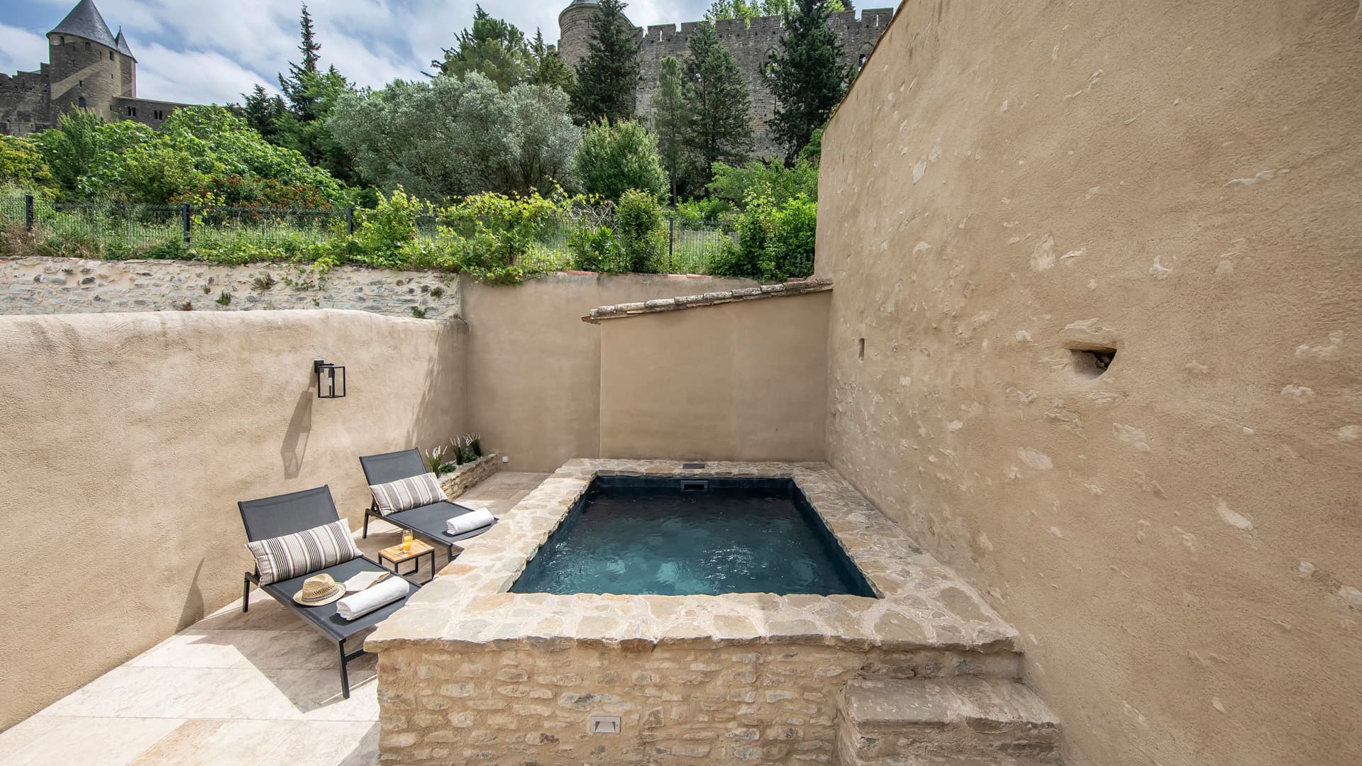 Reportage : une petite piscine au cahier des charges strict